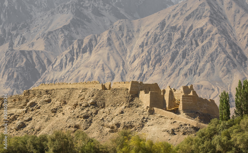 Tashkurgan, China - located 3.500m above the sea level, and last city ...