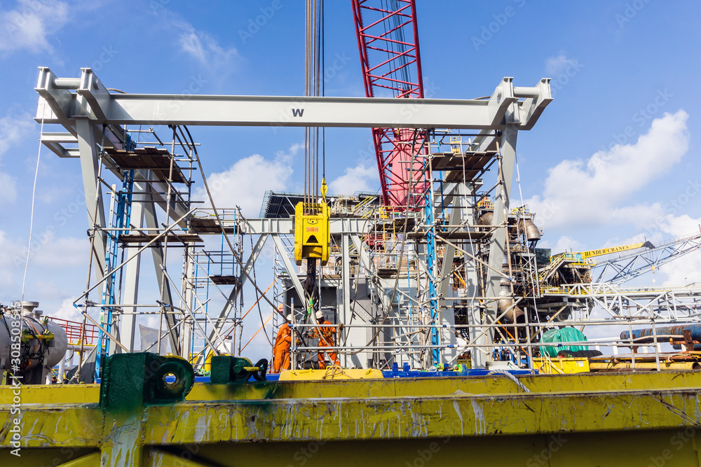 Foto de Offshore workers performing inspection to a crane hook and ...