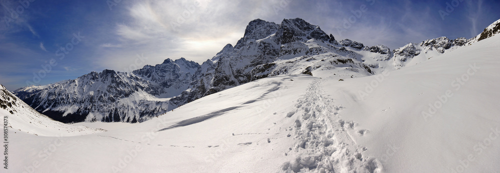Tatry zima - Morskie Oko, Rysy, Mnich z Doliny za Mnichem Stock Photo ...