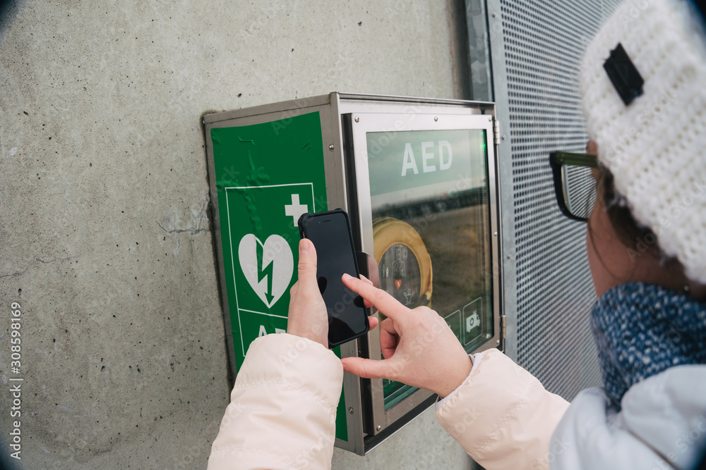 medicine cardiopulmonary resuscitation emergency call. Caucasian woman ...