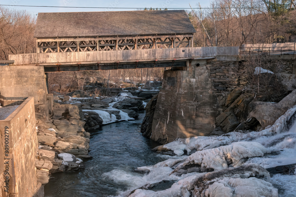 The original Quechee Covered Bridge (Quechee, Vermont) in winter ...