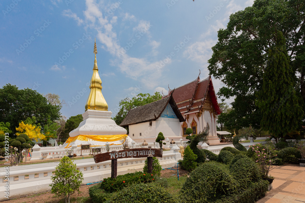 Fotografia do Stock: Wat Phrathat Kham Kaen is a Buddhist temple in ...