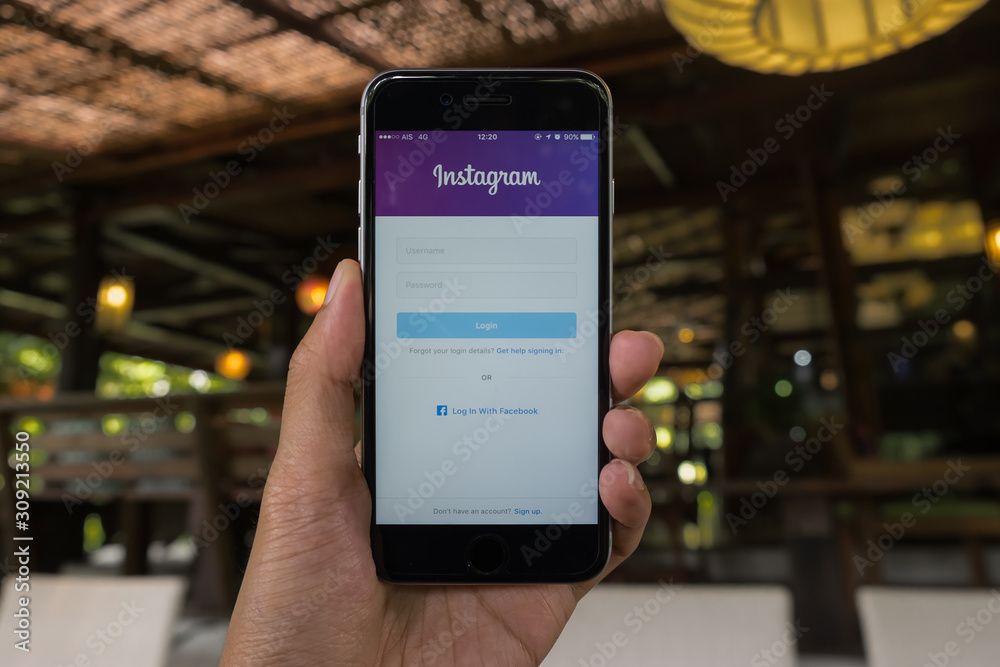 CHIANG MAI, THAILAND - AUG 16, 2017: A man hand holding iphone with ...
