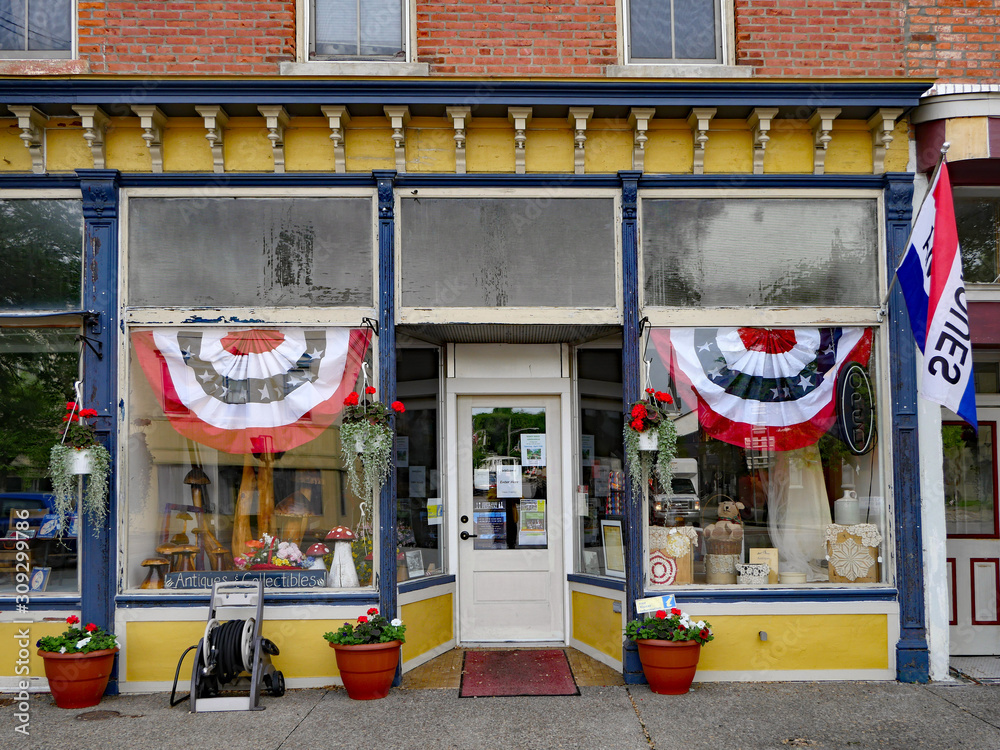FINGER LAKES, NY, USA - MAY 2019: Quaint old towns in the Finger Lakes ...