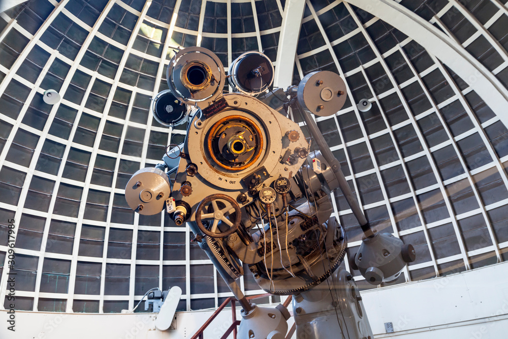 people visit the museum of the Griffith observatory with famous carl ...