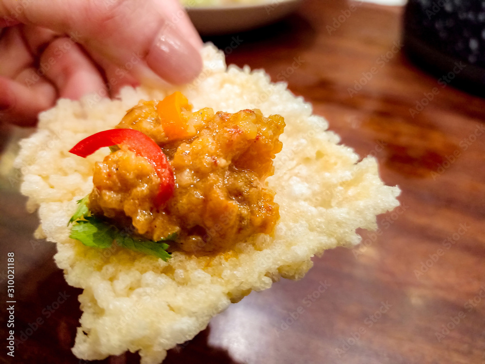 Kao Tung Na Tang: Crispy rice cake and pork and shrimp dipping) .Thai ...