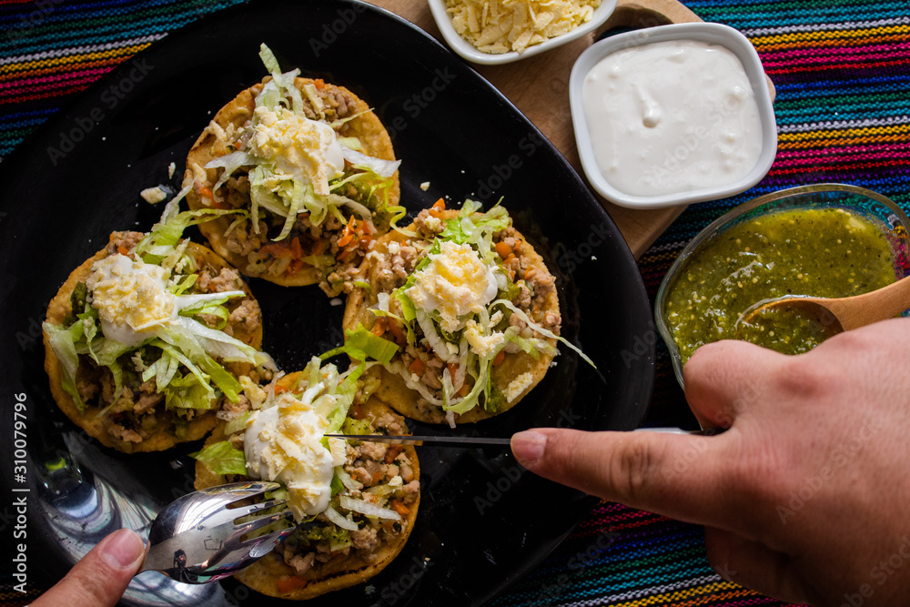Comida típica sopes de picadillo tipico mediano acercamiento Stock ...
