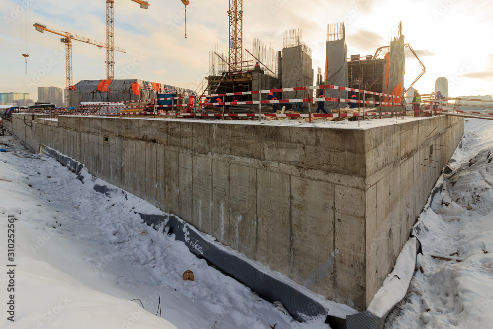 Construction of reinforced concrete base plate of monolithic ...