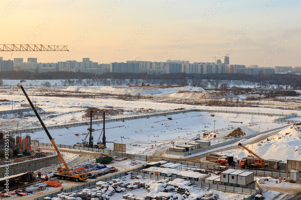 Foto de Typical residential poured concrete foundation. Concrete walls ...