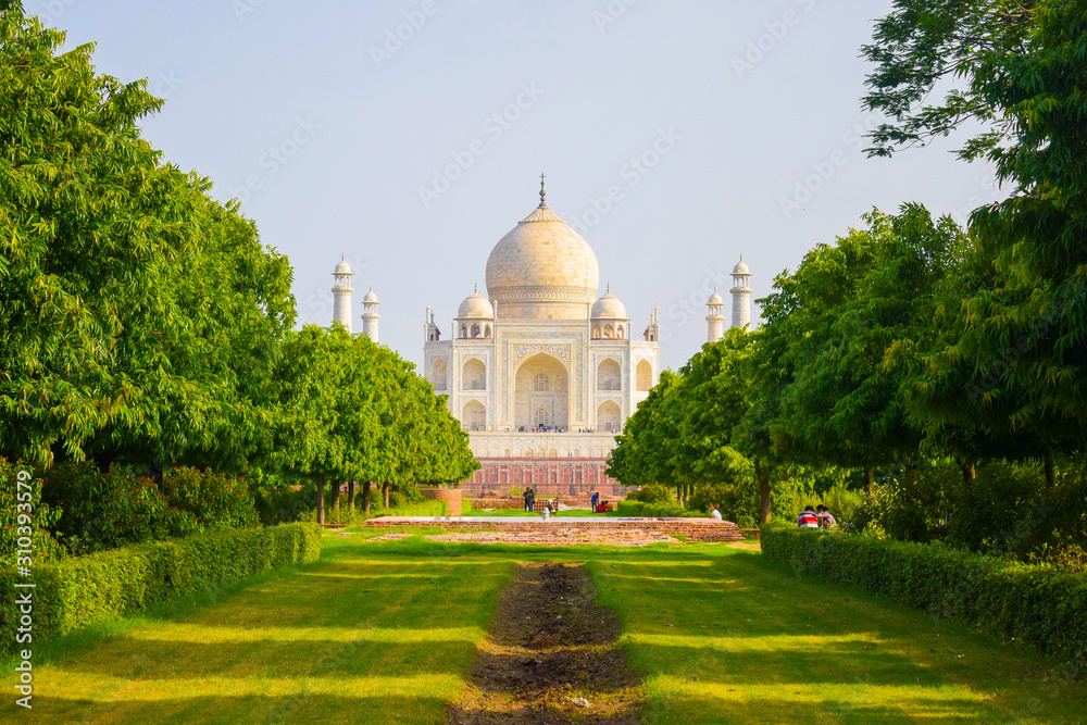 taj mahal in india, Taj Mahal full view during day time in Agra India ...