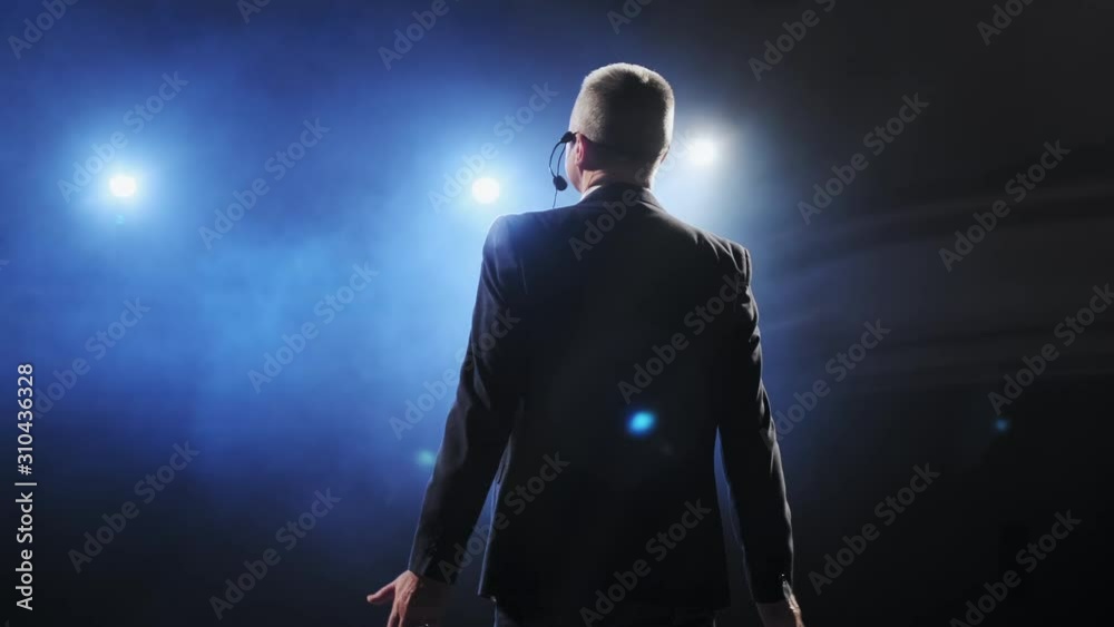 Vidéo Stock Showman. Middle Age Male entertainer, presenter or actor on ...