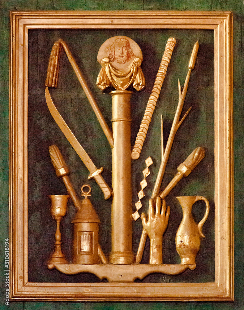 Instruments de la Passion du Christ dans l'église Saint-Pierre de ...