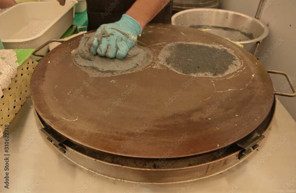 Large cast iron roti pan for cooking thin rice crepe sheet of Thai ...