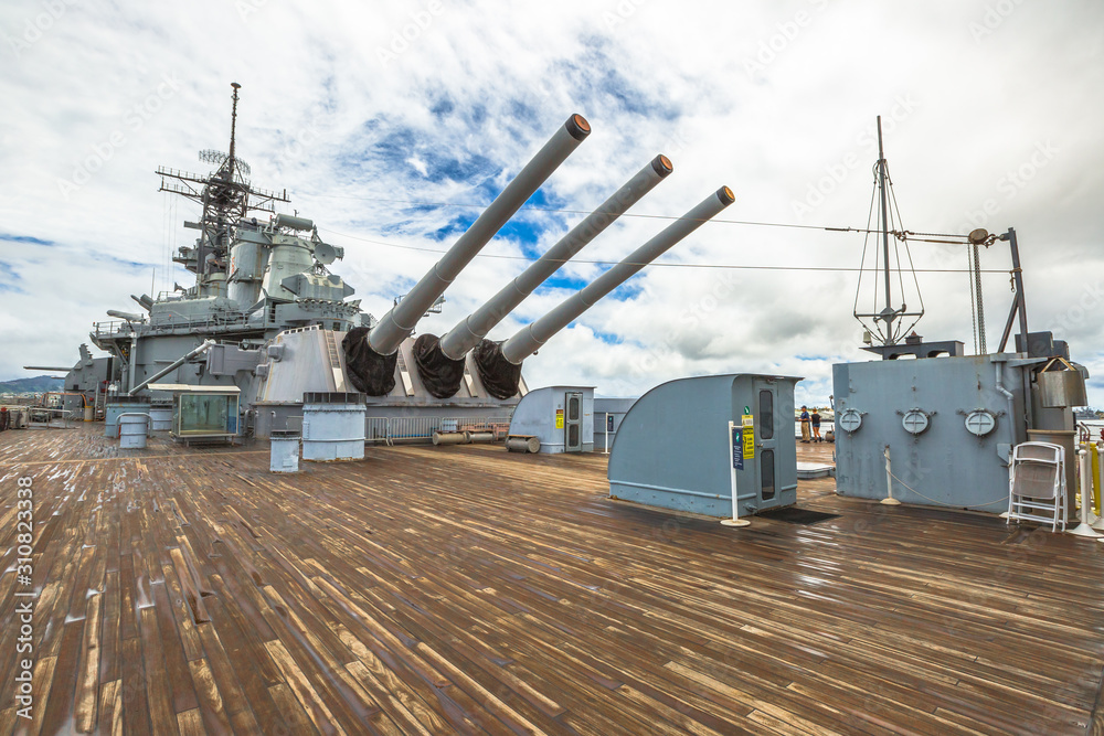HONOLULU, OAHU, HAWAII, USA - AUGUST 21, 2016: Big cannons of USS ...