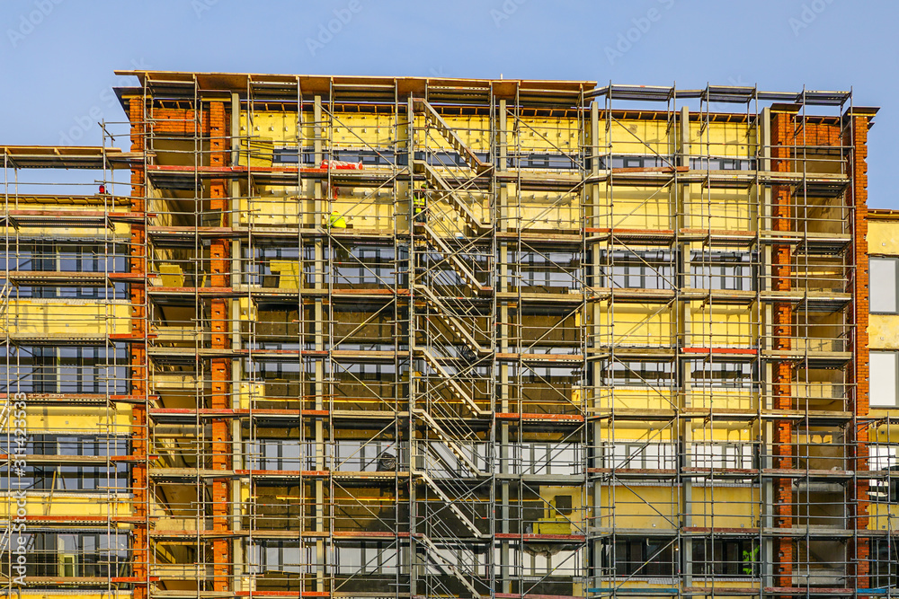 scaffolding arround the house to install thermal insulation of the ...