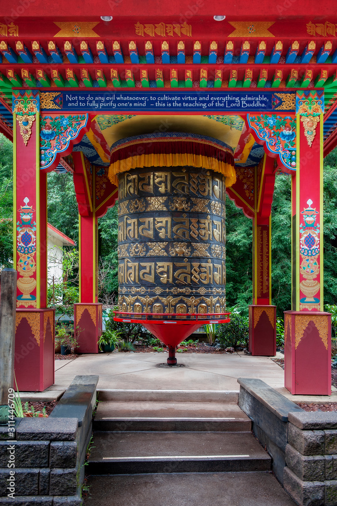 Foto de Large Buddhist Prayer Wheel. According to the Tibetan Buddhist ...
