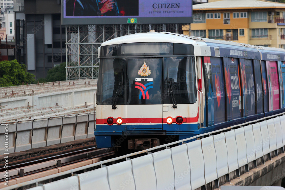 Foto de Bangkok, Thailand - December 1, 2019: Silom line of Bangkok ...