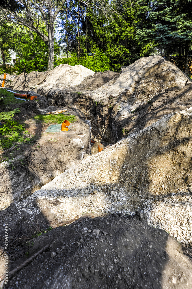 Hauskanal, Rohr, Künette, Abwasserleitung Stock Photo | Adobe Stock