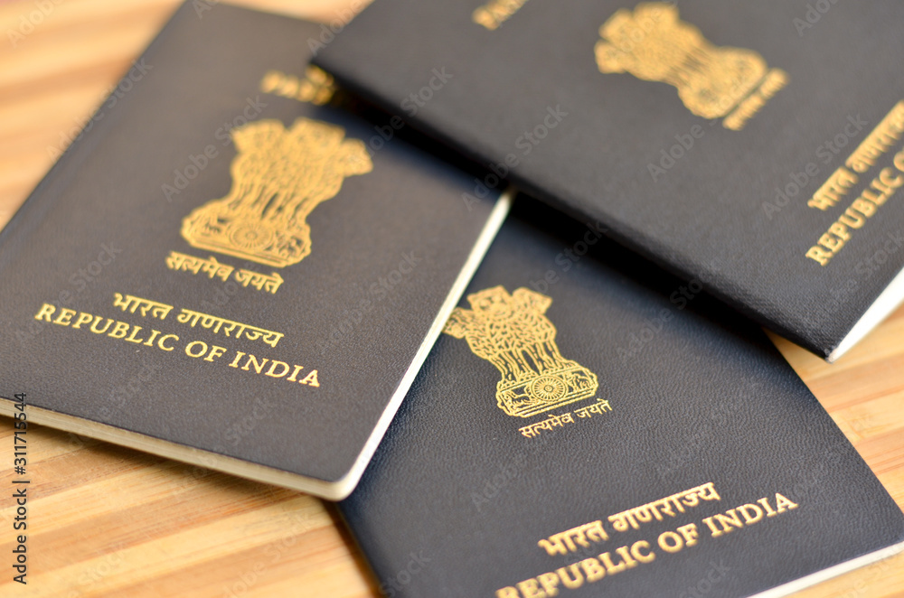 Foto de Multiple Indian Passports kept against wooden background on ...