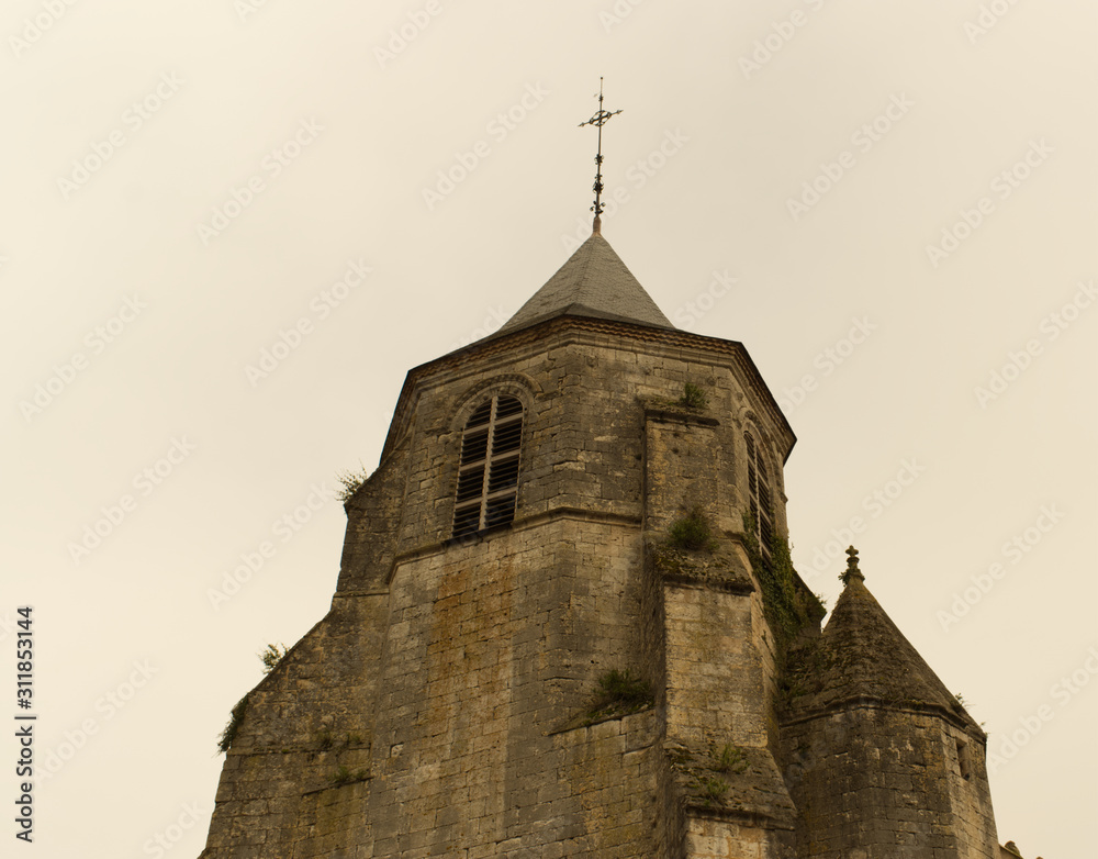 Eglise de Issigeac magnifique village médiéval en Périgord dans le ...