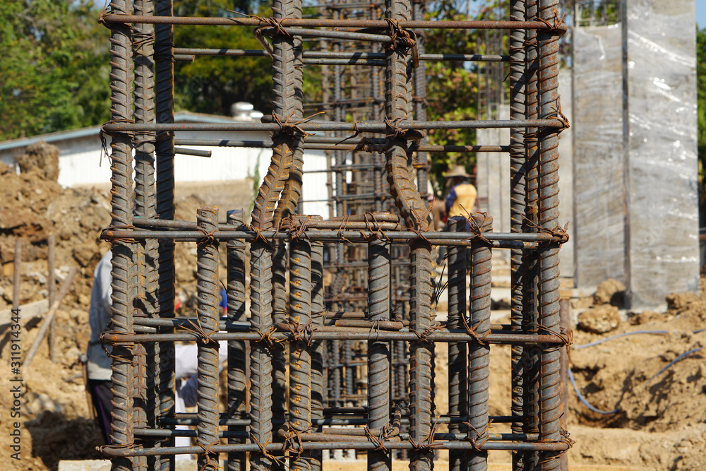 Structural form of steel reinforcement in concrete columns in the side ...