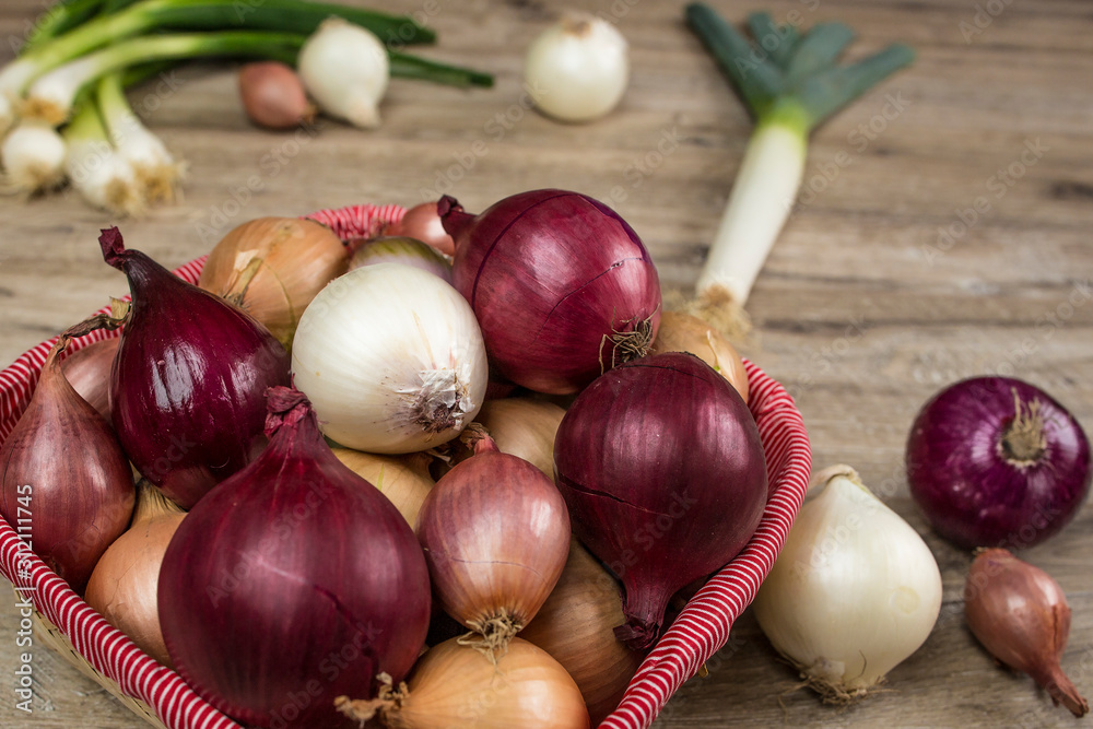 Variety of onions. In the frame, onions, leeks, shallots, white, sweet ...