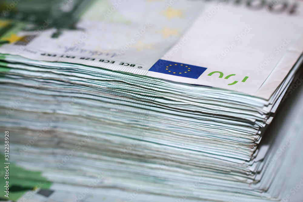 Viele Geldscheine auf einem Stapel, Euroscheine gebündelt Stock Photo ...