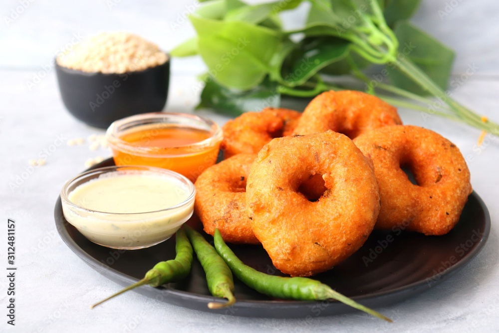 Vada or Medu vadai with sambar and coconut chutney - Popular South ...