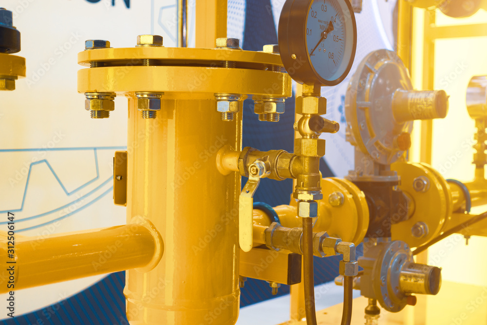 Automatic gas control point to reduce gas pressure and emergency ...