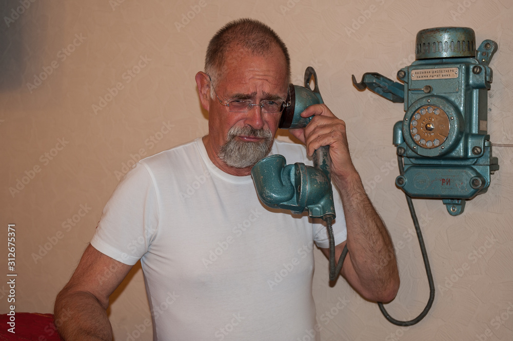 Telefonat mit der Vergangenheit - Antiker, schwerer, russischer ...