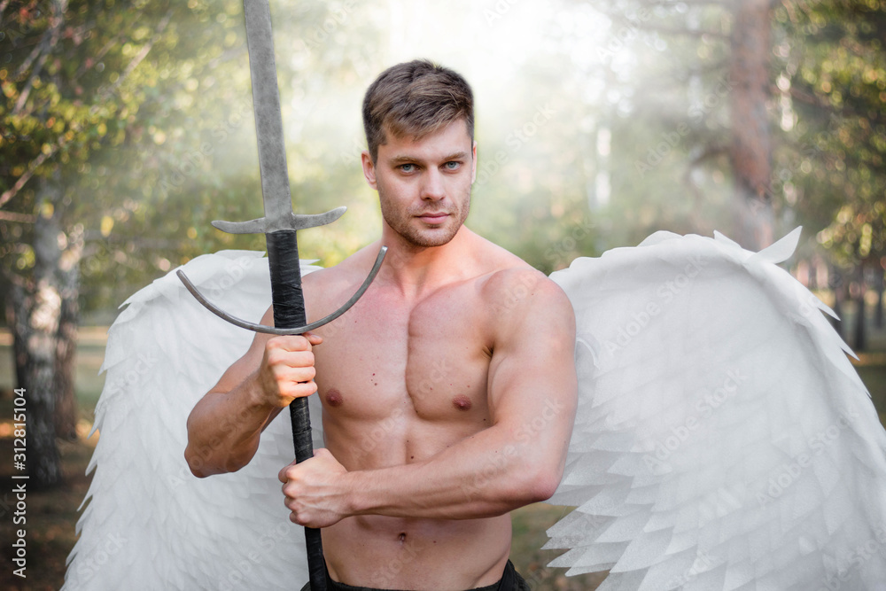 Foto de Angel warrior, a bodybuilder in plate armor on his legs with ...