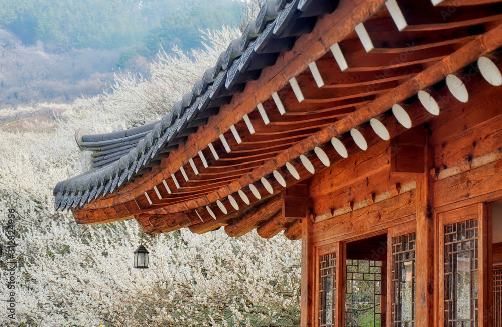 Roof of a traditional korean house (hanok) in Gwangyang, South Korea ...