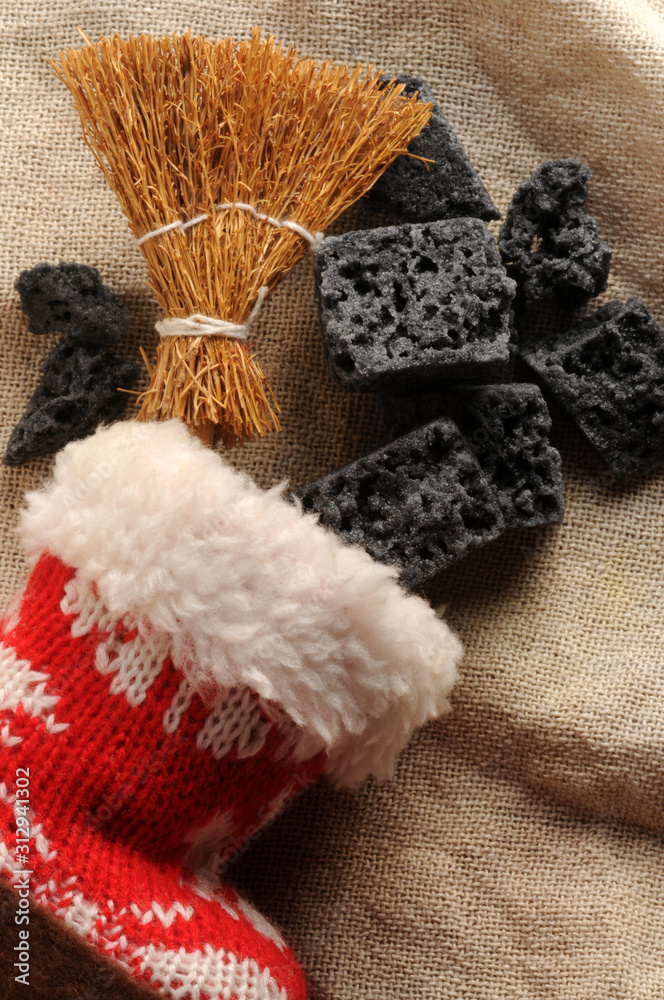 Carbone dolce della Befana ft9112_2080 Epiphany Sweet Coal Carbón dulce ...