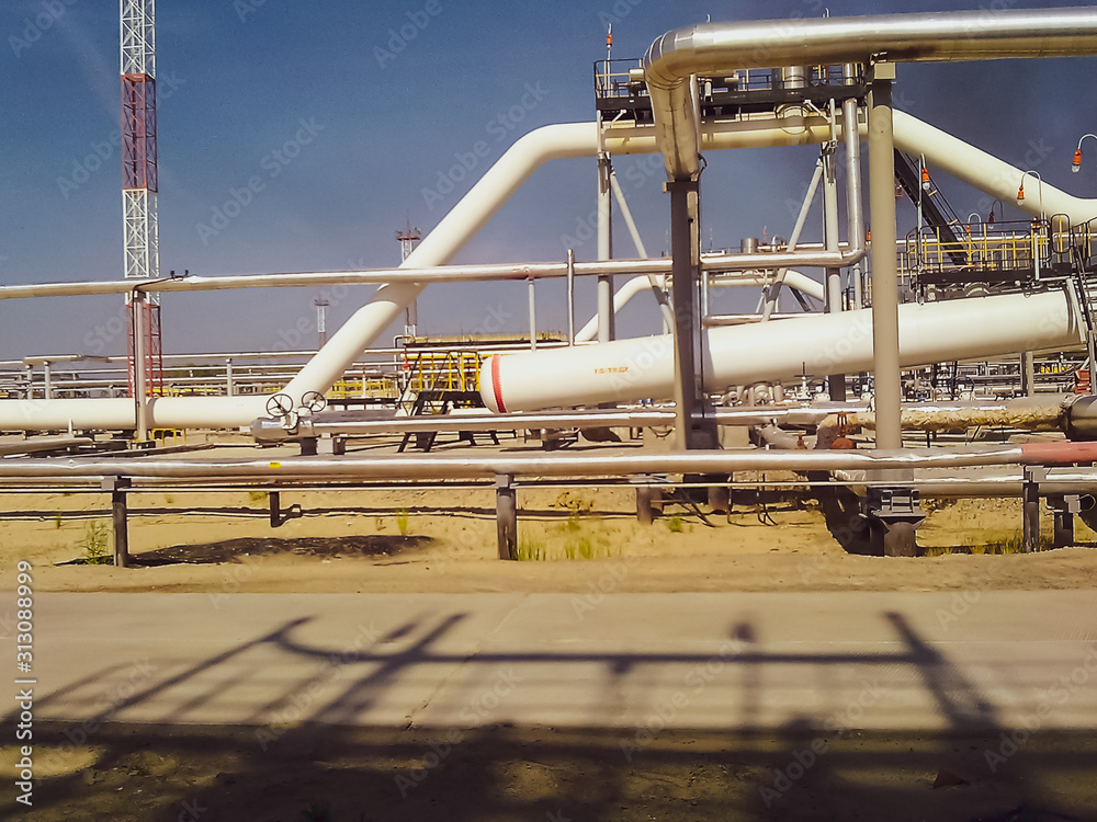 The end phase divider is tubular. Equipment for separating water from ...