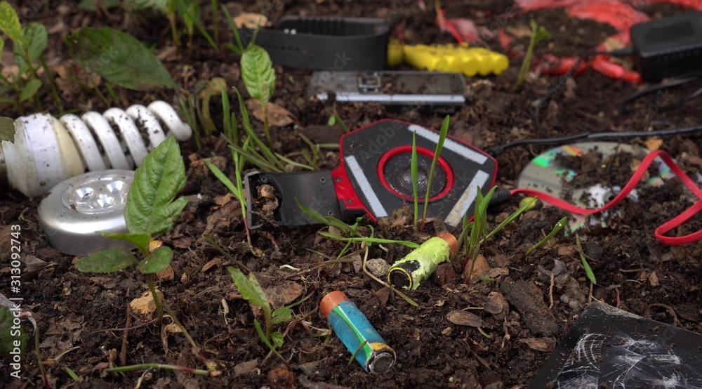 Environmental pollution, soil pollution of electronic waste recycling ...