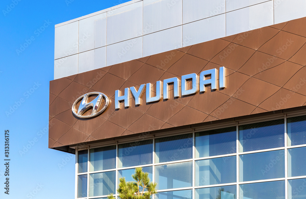 Hyundai dealership logo on the facade of official dealer Stock Photo ...