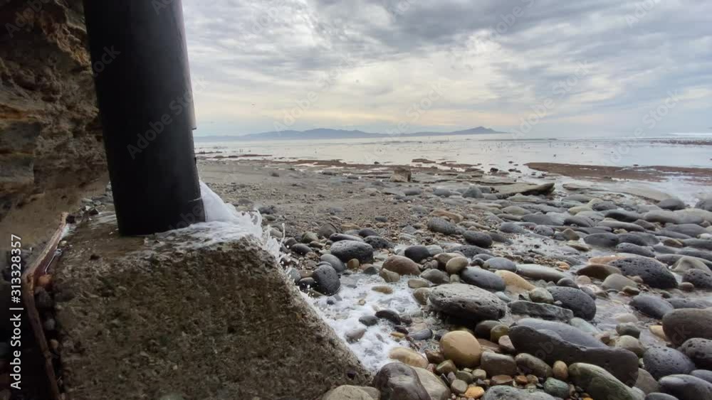 Vidéo Stock A fish factory throws waste into the water. Waste pipe ...