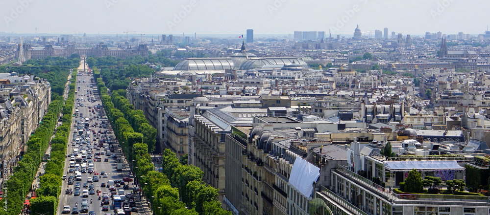 Vue de l'avenue des Champs Elysées à Paris (France) Stock Photo | Adobe ...