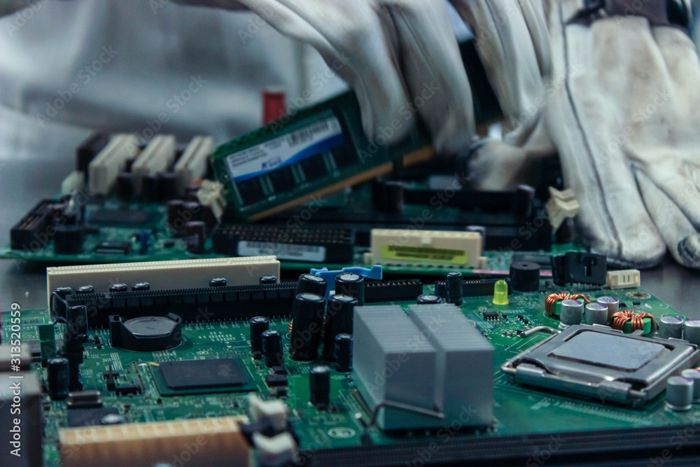 Dismantling and cleaning of print circuit board PCB for its recycling ...