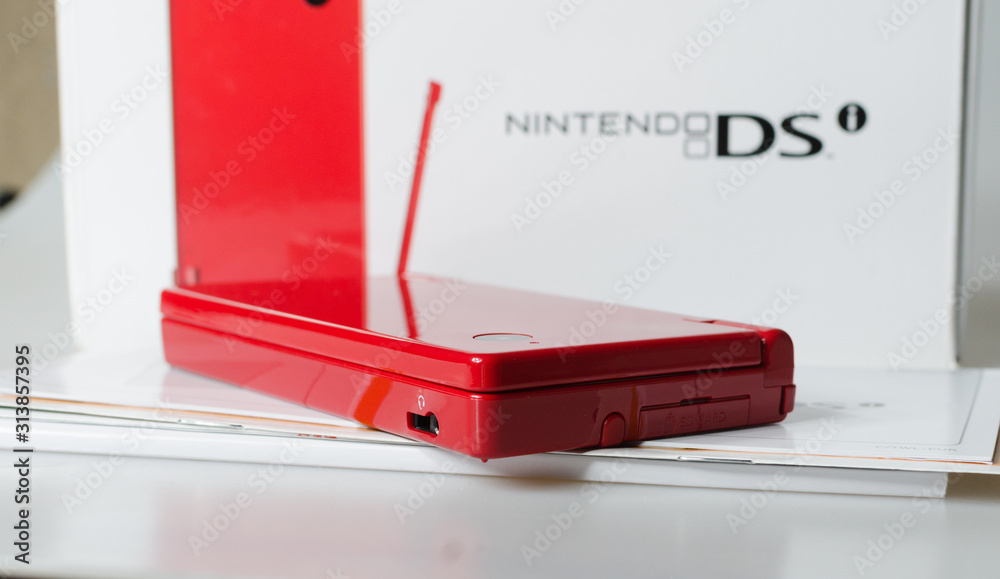lodnon, england, 05/05/2019 A gloss red nintendo ds hand held vintage ...