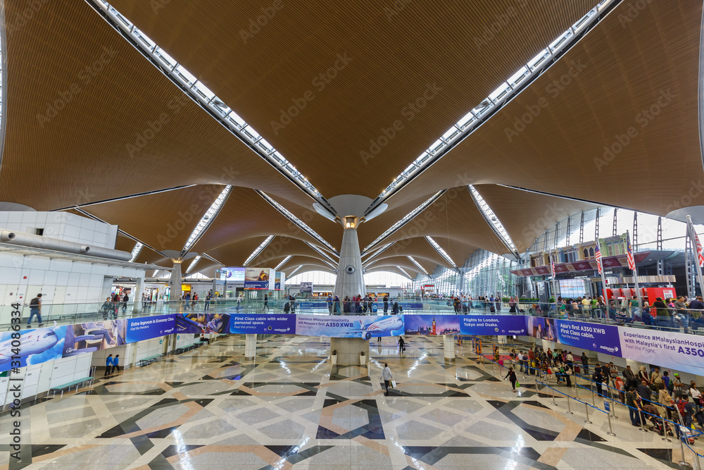 Kuala Lumpur International Airport KLIA Terminal 1 in Malaysia foto de ...