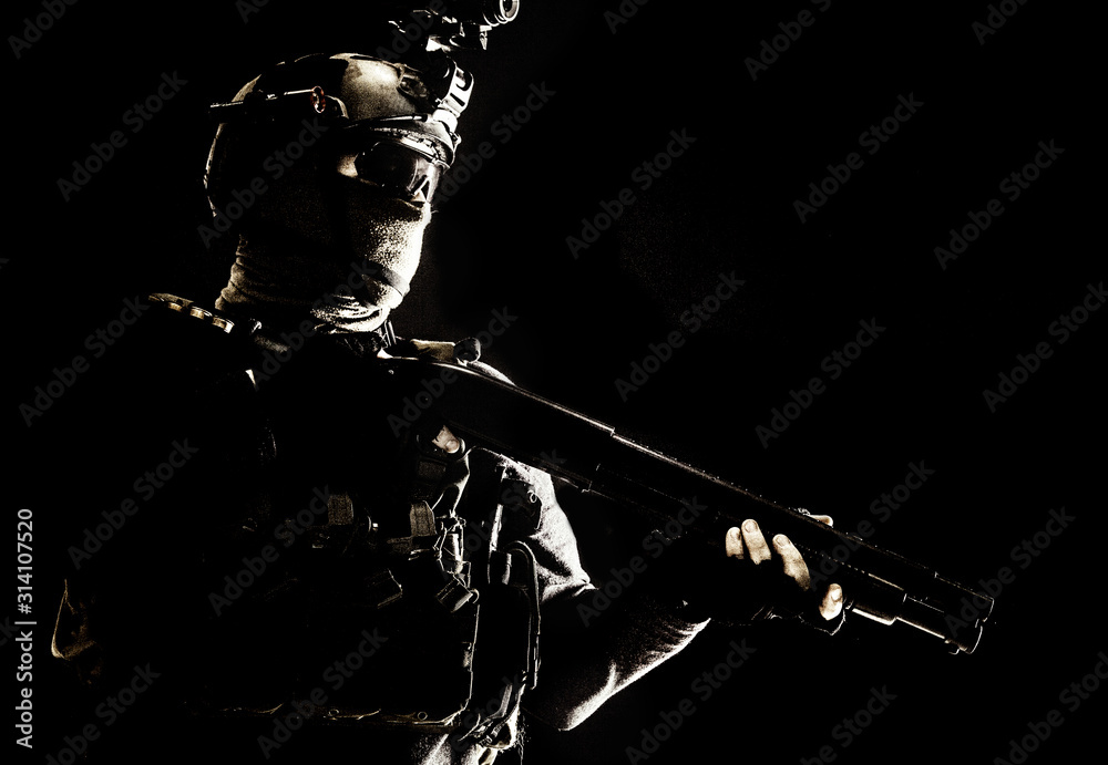 Foto de Shoulder portrait of army elite troops soldier, anti-terrorist ...