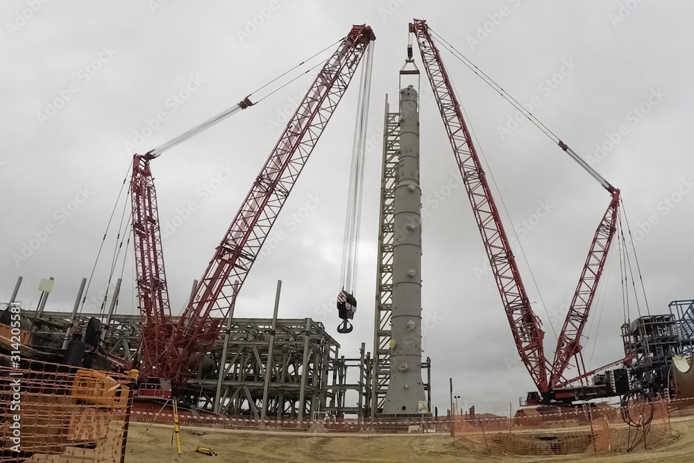Installation of distillation column at an oil refinery. Stock Photo ...