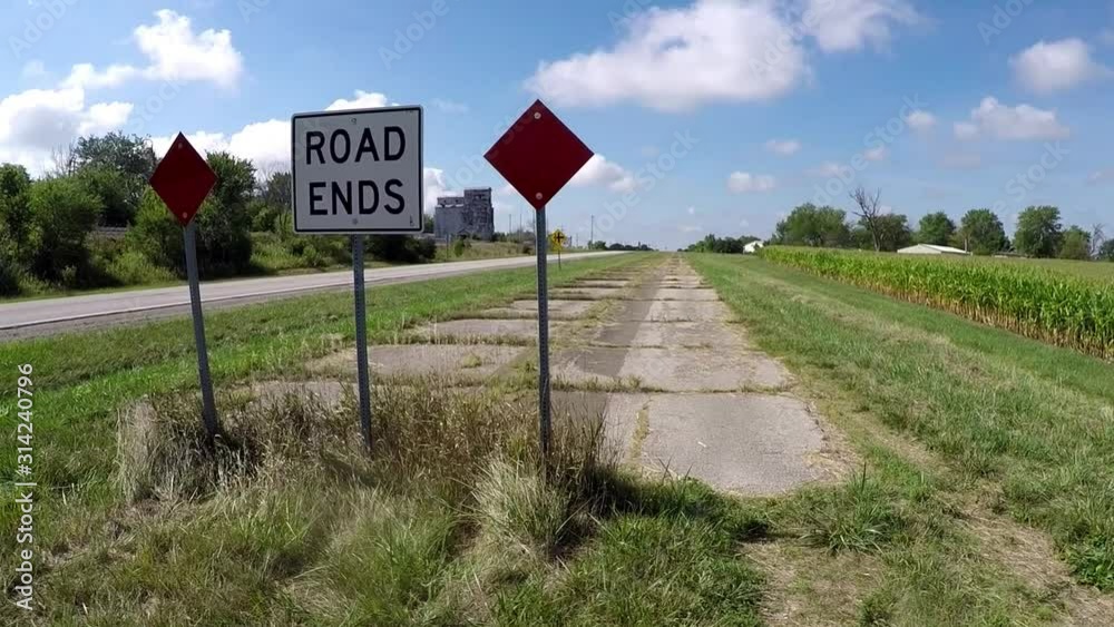 Route 66 dead end road sign on historic Route 66 with original pavement ...