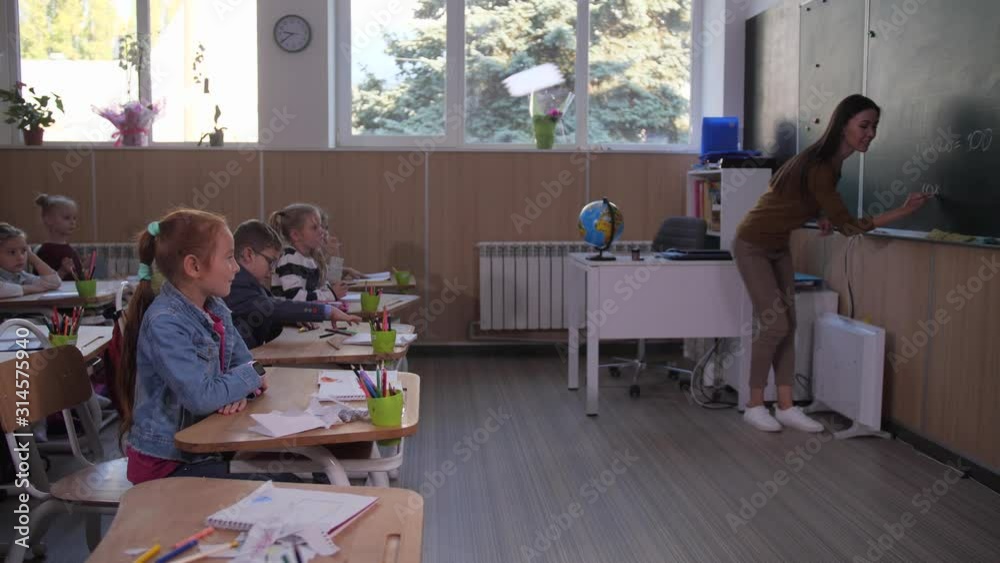 Vidéo Stock Clever preadolescent redhead girl raising hand and going to ...