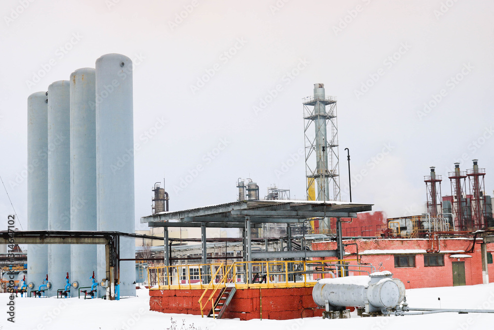 Large installation with equipment for heat exchangers with tanks and ...