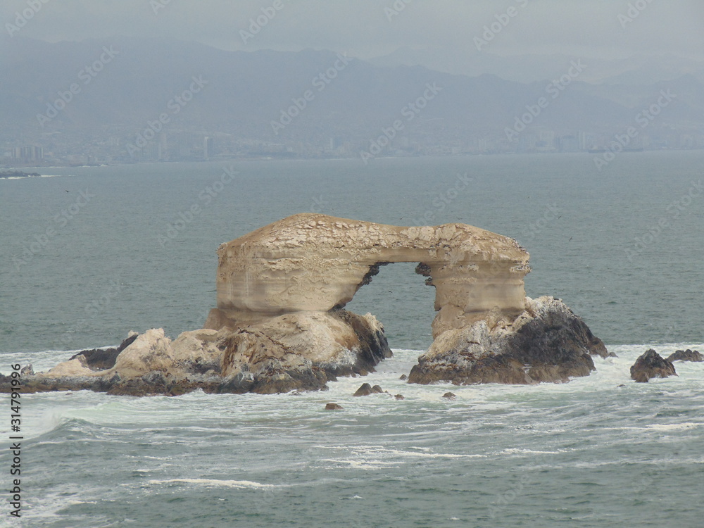 Fotka „Monumento natural La Portada, region de Antofagasta, Chile. arco ...