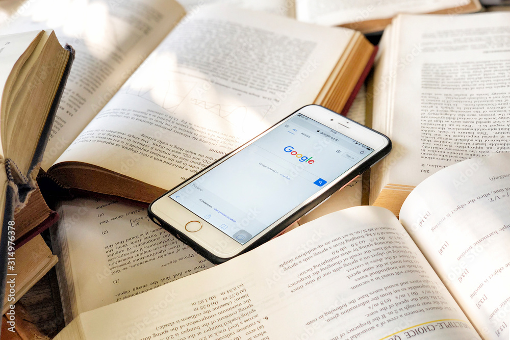 Close up the new and old student tools for information seeking, using ...