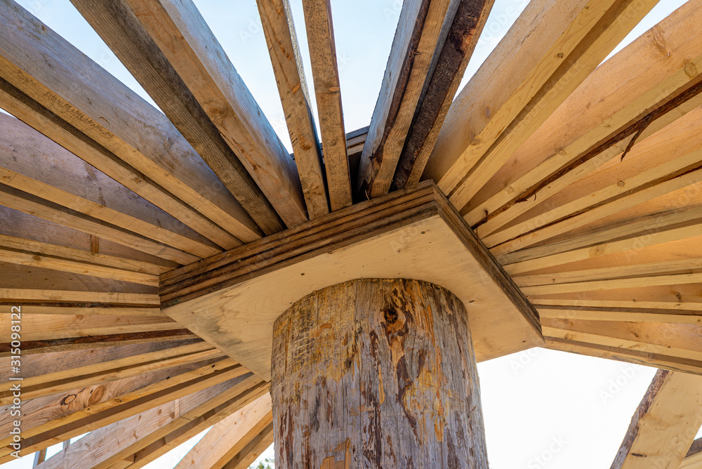 Elements and components of the construction of a hemispherical house ...