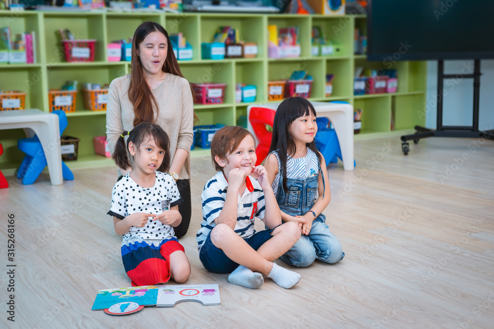 Happy classroom Group of kid playing joyfully in the Kindergarten with ...